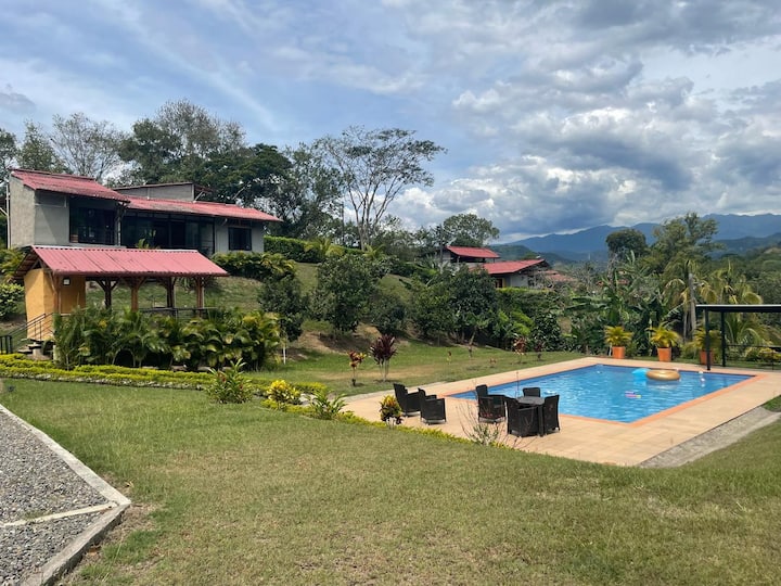 Eco-vivienda Para Descanso, Con Piscina Privada - Villeta