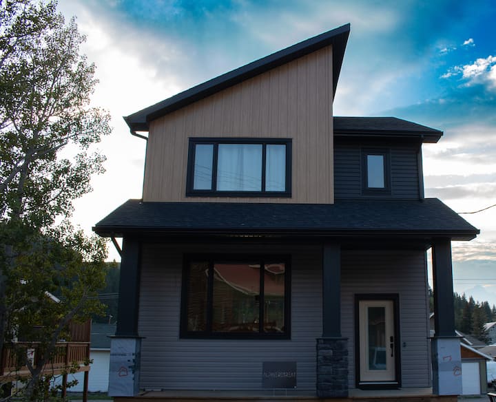 Alpine Retreat ᨒ New Mountain Base In The Pass - Blairmore