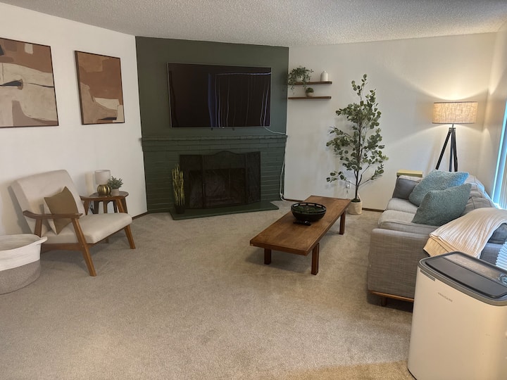 Dog Friendly House W/ Huge Yard! - Vancouver, WA