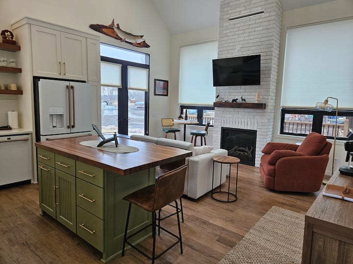 New! Modern 2br Loft-style Home - Madison, WI