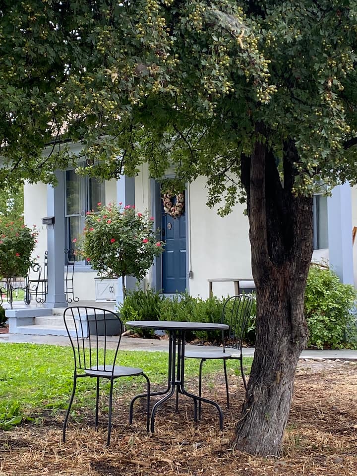 Songbirds And Roses Cottage - Provo, UT