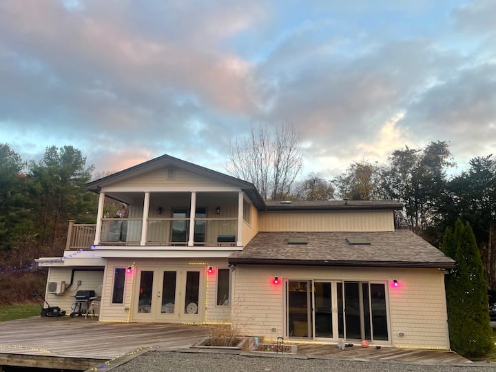 The Knotty Witch - Berkley, MA