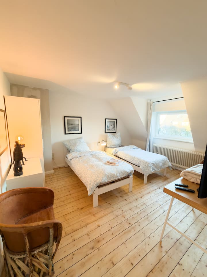 Stayhere 3: Schöne 2 Zimmer, Kochnische & Duschbad - Schenefeld