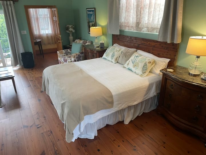 Steps To Hamilton, Pool, @ B&b - Bermuda