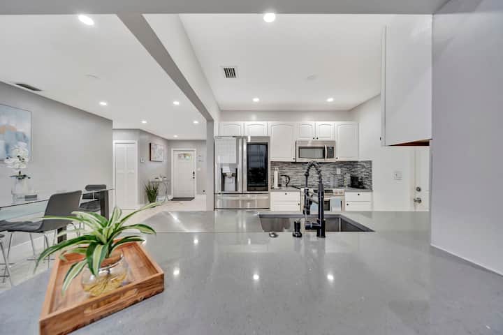 Stylish Sunrise Hideaway - Sunrise, FL