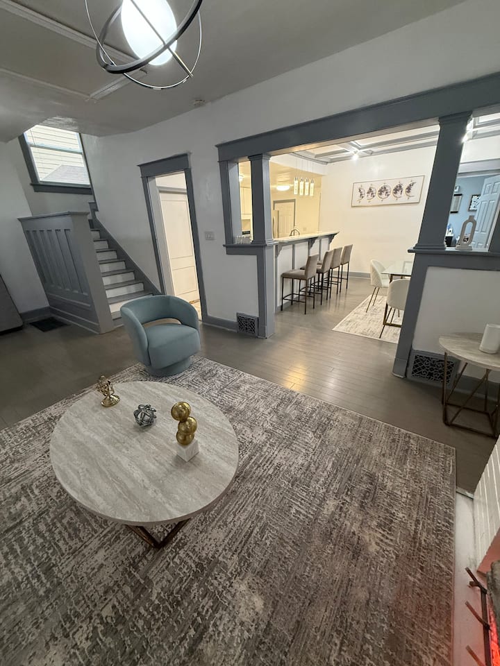 Heart Of Kc | Modern Home Retreat - International Plaza, Kansas City