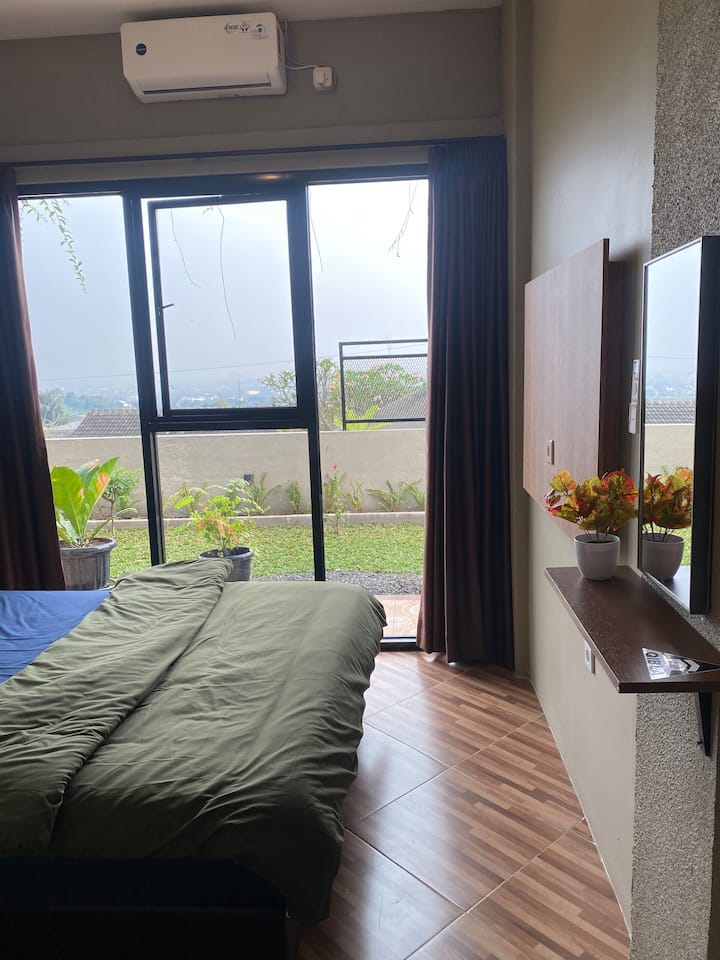 Numa Castle. City View & Garden - Bandung