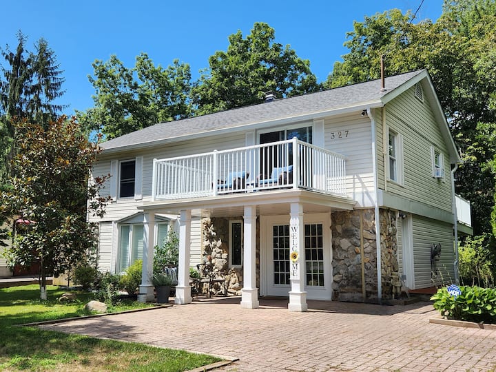 Niagara B&b Roomsuite: Enjoy The Beauty Of Spring! - Crystal Beach