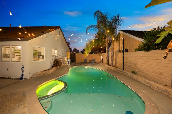 Family Getaway Pool, Games & Jacuzzi – Sleeps 12 - Brea, CA