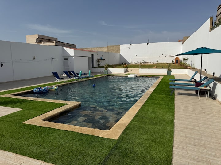 Grande Villa & Piscine à Mosta - Algeria