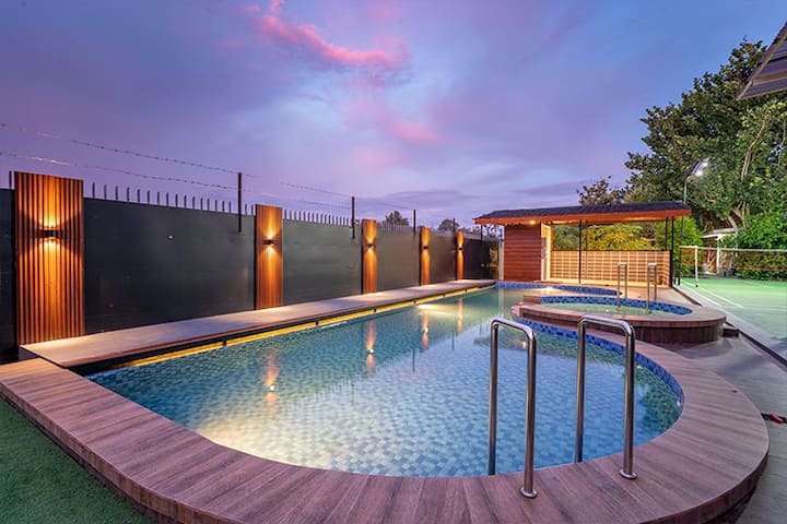 The Shine Villa - Kretek