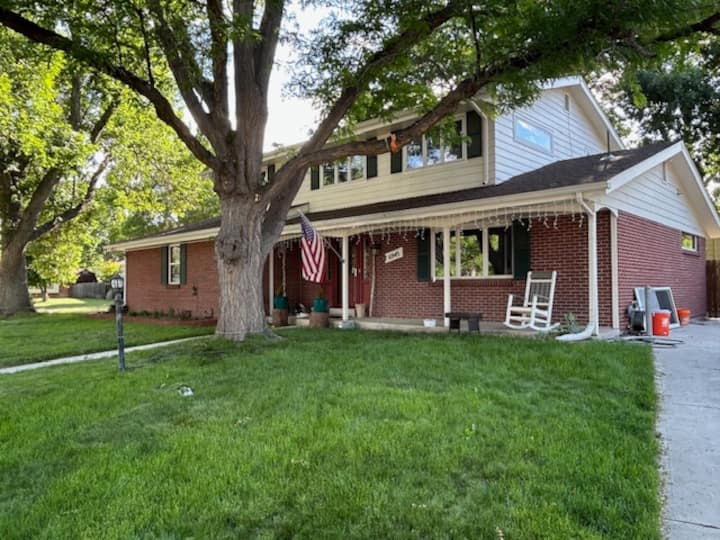 Arvada Maplewood Retreat-6 Bedrooms+4.5 Baths+dogs - Golden, CO