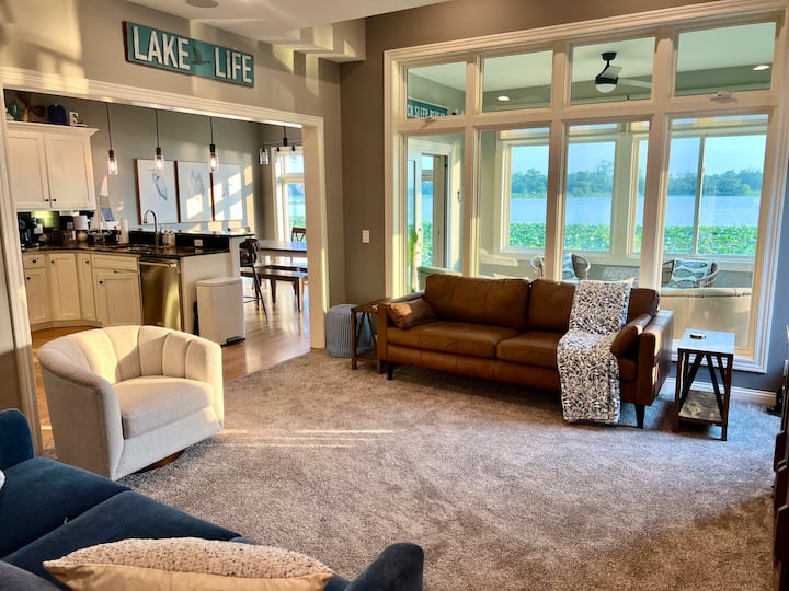 Dock, Paddle, Relax At The Lake - Council Bluffs, IA