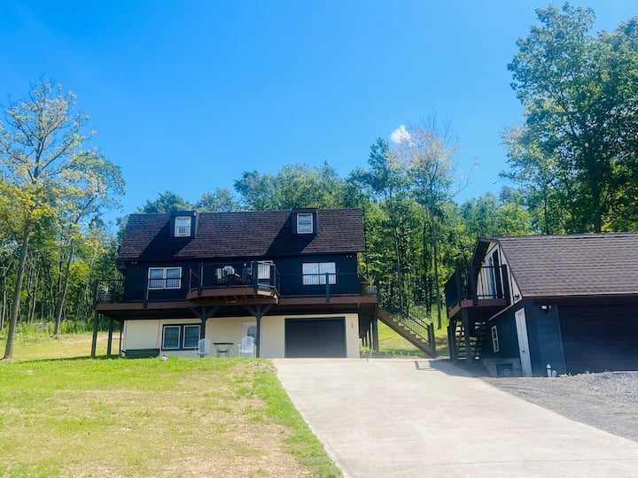 Das Berg Haus (The Mountain House) W/ Game Room! - Water Slides, Altoona