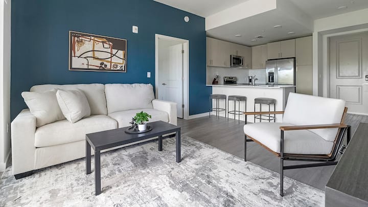 Landing | Stylish 2bd, Pool, Gym - Fort Myers