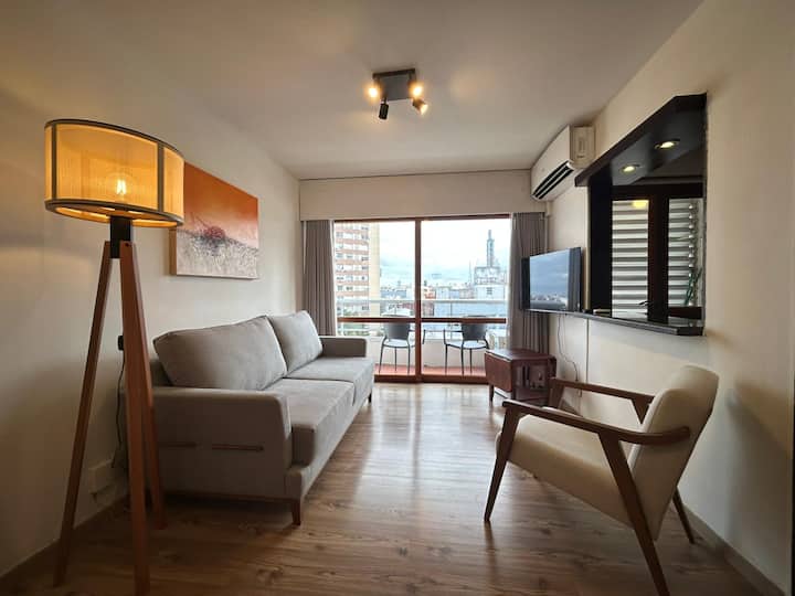 A 100 Mts Del Estadio Centenario - Luminoso Apto - Montevideo