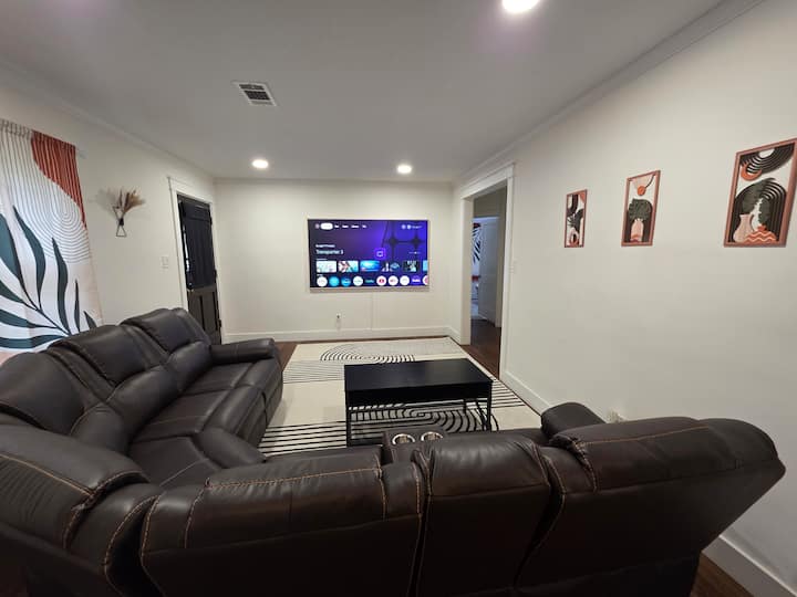 Harmony Hideaway W/bar&hot Tub! - Memphis, TN