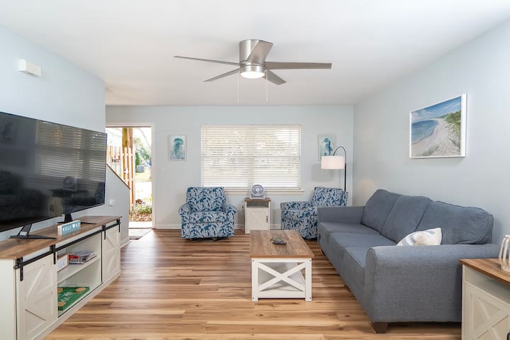 Beachin It! : 5 Minute Walk To Beach & Dining - Vilano Beach, FL