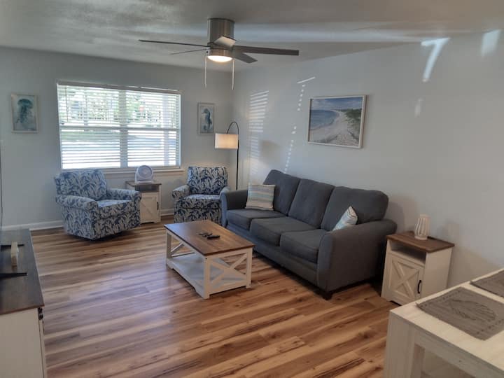 Beachin It! : 5 Minute Walk To Beach & Dining - Vilano Beach, FL