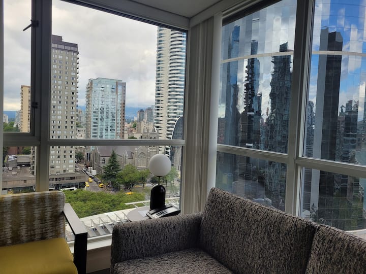 Vancouver Condo Walking Distance Downtown & Shops - Vancouver