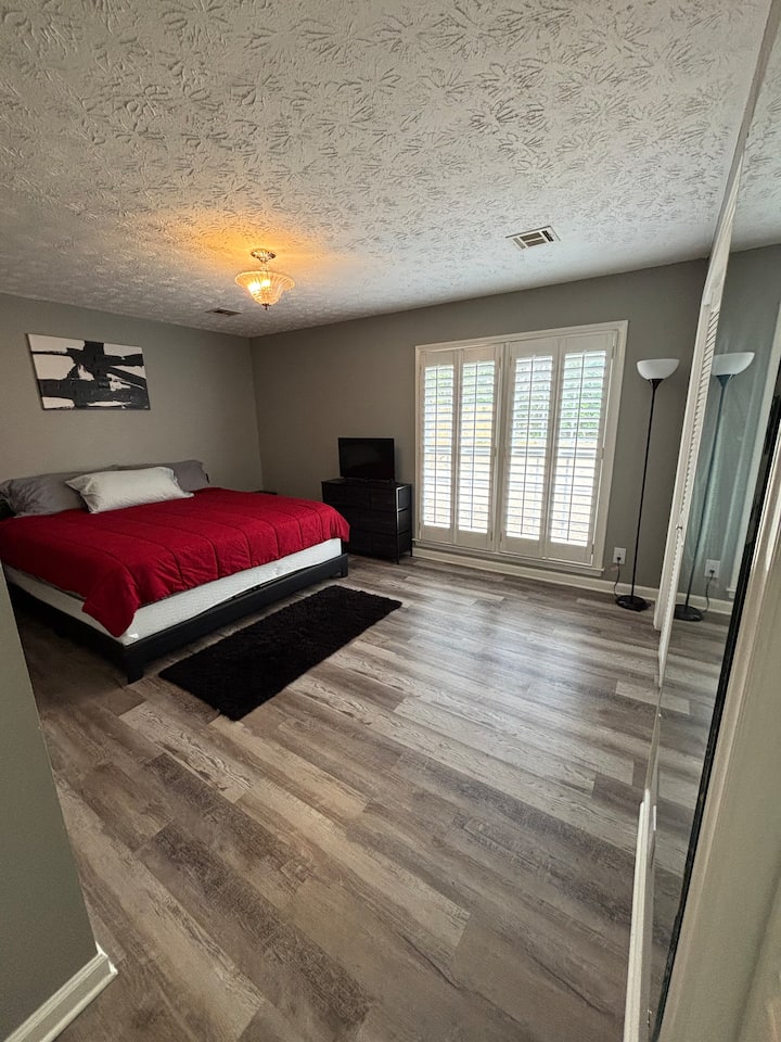 3 Bedroom / 2 Bath Home (Sleep 6) - Montgomery, AL