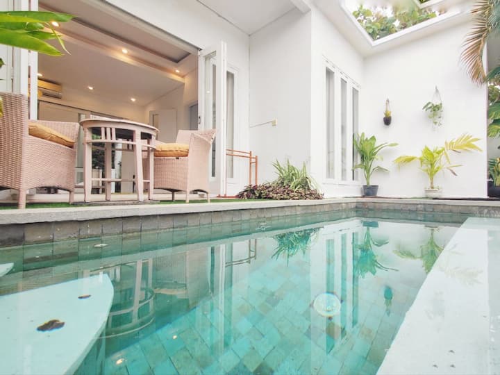 Cozy Sea View Villa Jimbaran Bali (3 Wifi) - Jimbaran