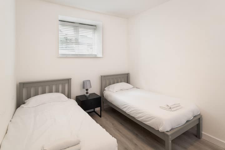 Apt 1: Two Bedroom Family Apartment - Liskeard