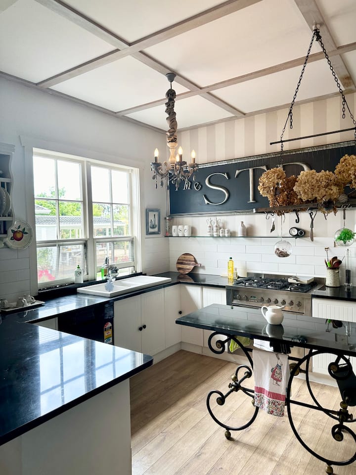 2 Bedroom Farmhouse Style Unit - Pukekohe Hill