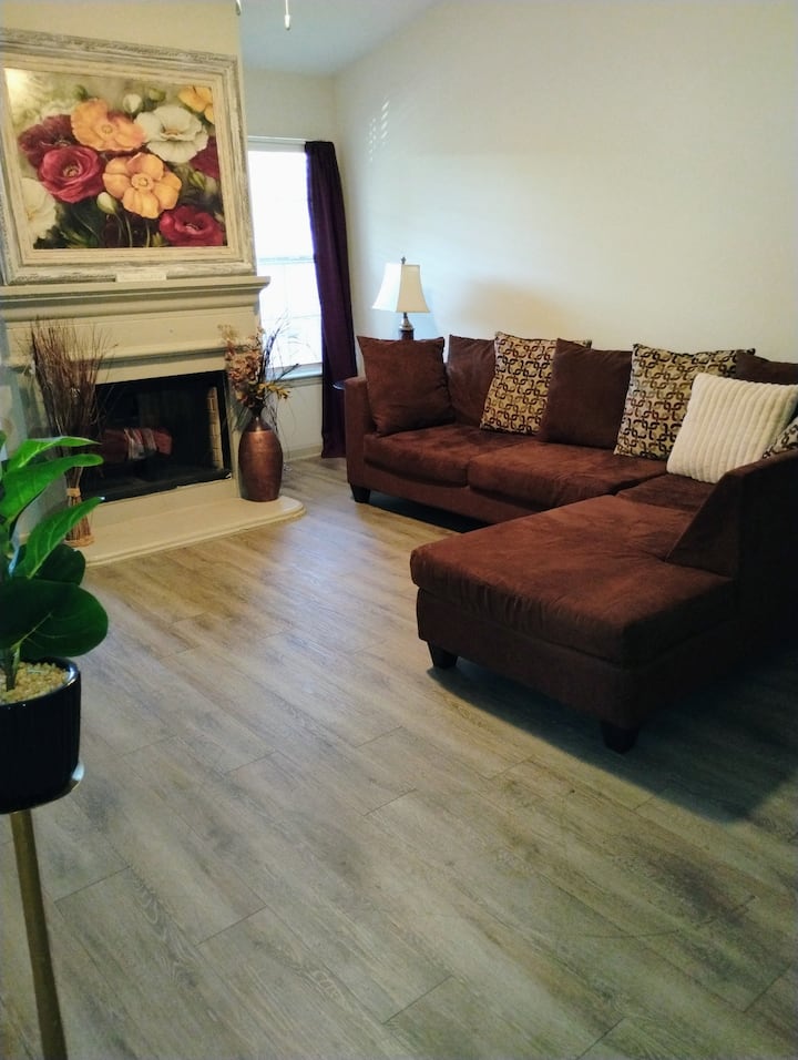 Relax & Recharge | Cozy King Stay For 2 - フェアバーン, GA