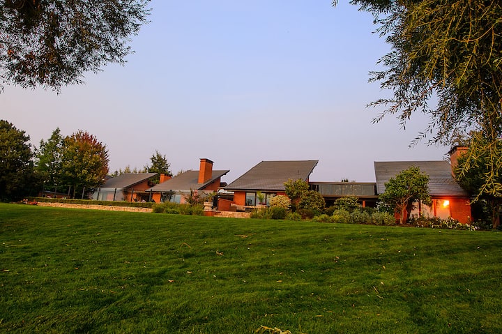 Pennybridge Shores Beach Villa - Kelowna