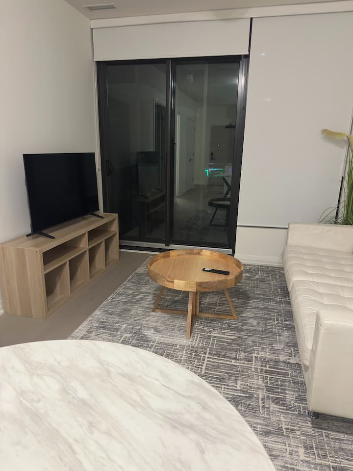Relax & Recharge In Modern Oasis - Oakville