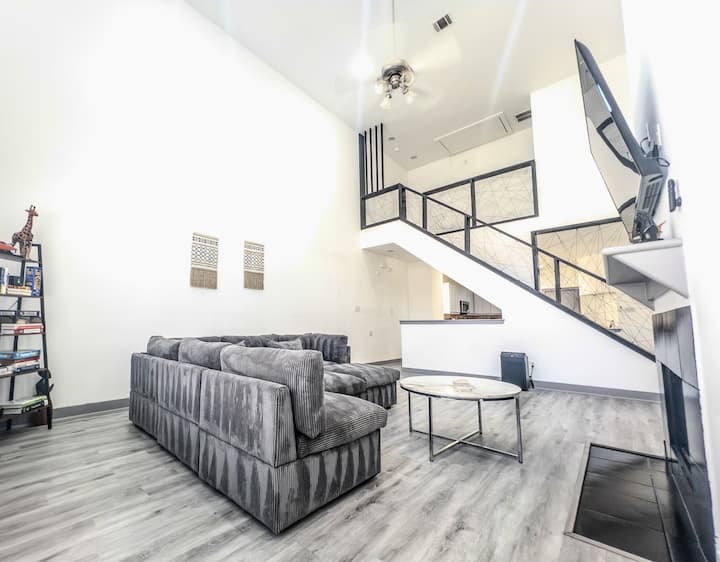 Luxury Home-near Nrg, Medcenter, Downtown & Uptown - Houston, TX