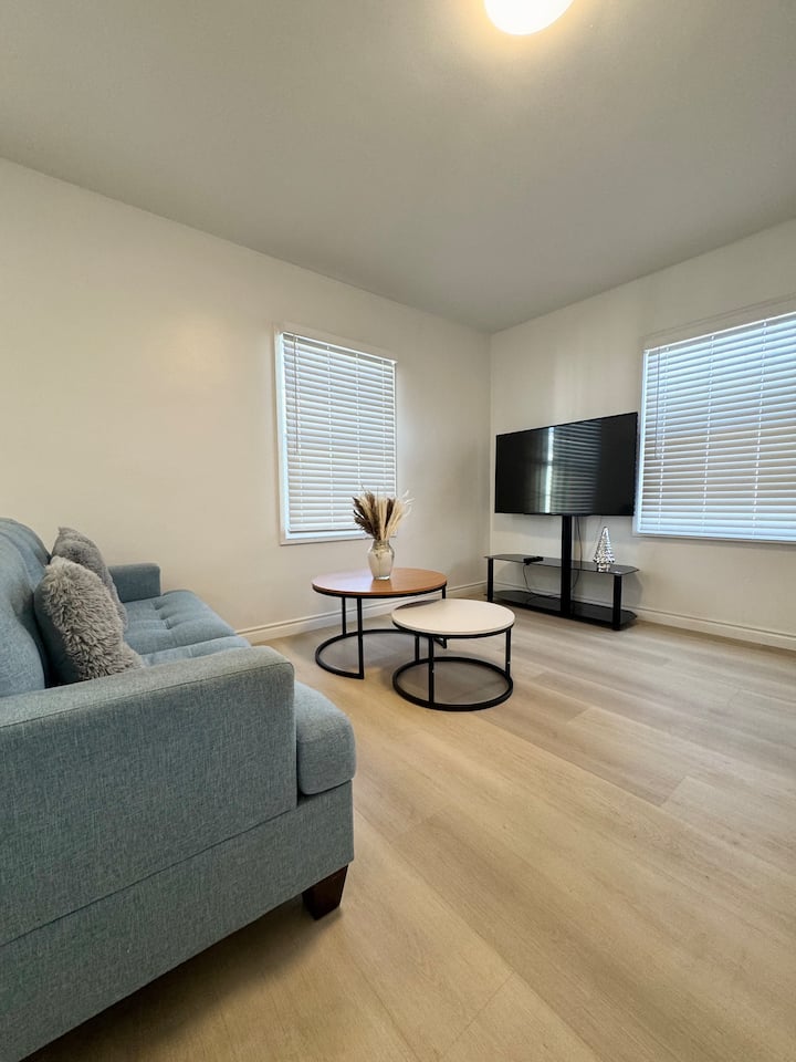 Sunshine House-3 Bedrooms-1 Bathroom-free Parking - Montebello, CA