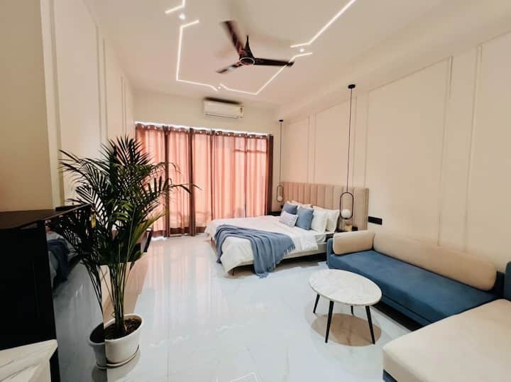 Couple-friendly Studio | Day Use • Meeting• Shoot - Noida