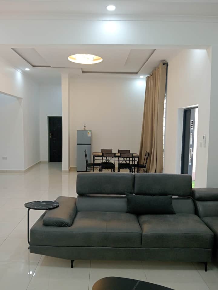 4 Bedroom Solar-powered Hse - 路沙卡