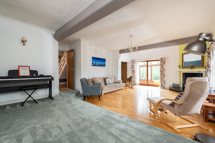Spacious 5br Home In Redditch - Bromsgrove