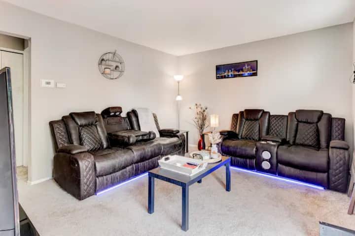 Very Comfortable Downtown Condo! - Detroit