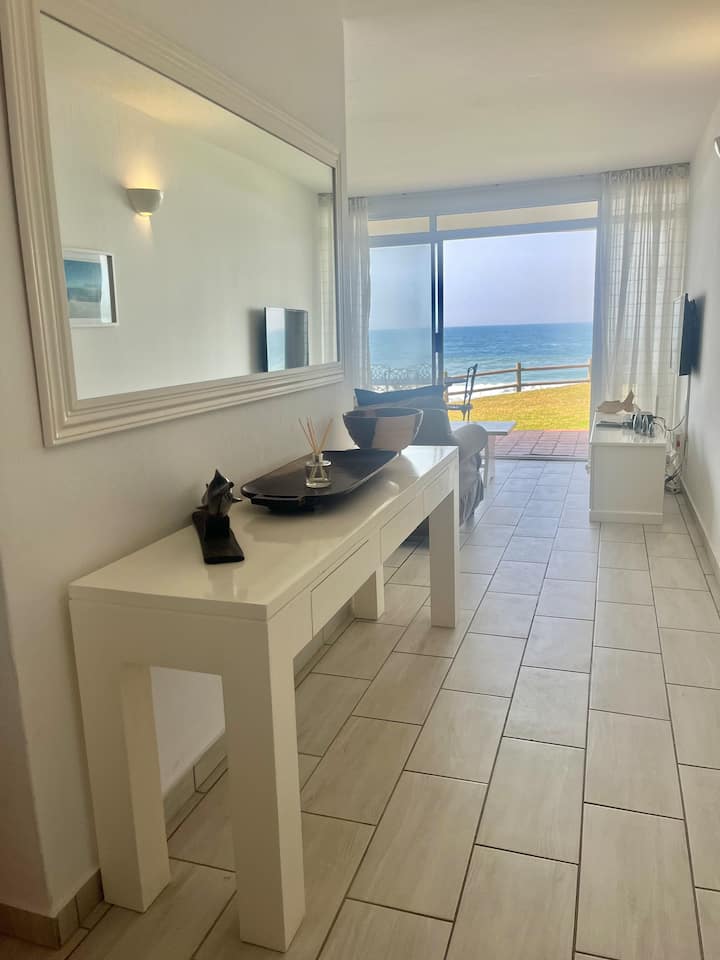 Beach Front Apartment, Stunning Views Family Only - Dolphin Coast