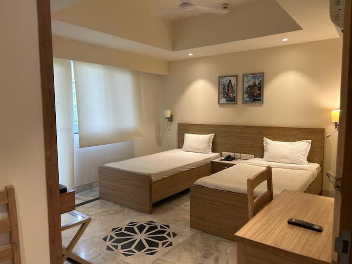 Twin Bed Rooms | South Delhi - New Delhi