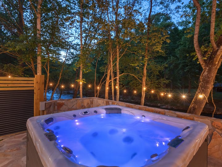 Private 3-cabin River Retreat! - North Carolina