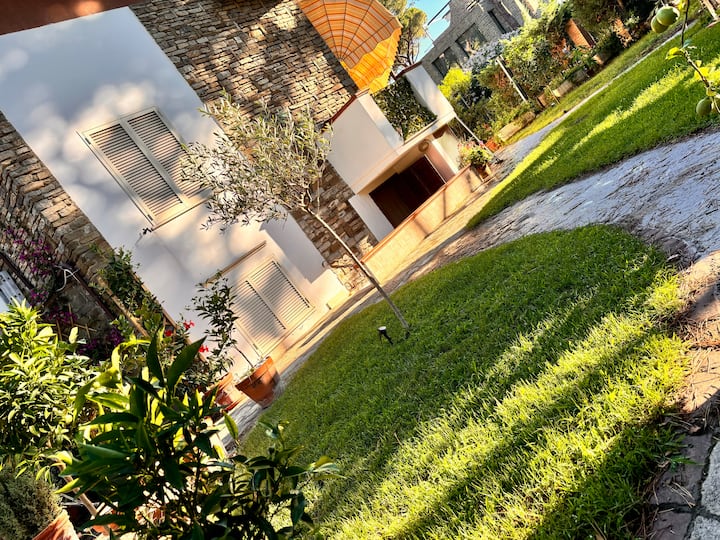 Casa Con Giardino A 150 M Dal Mare. - Castiglione della Pescaia