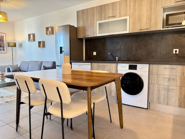 Appartement Lumineux Avec Balcon & Parking - La Rochelle