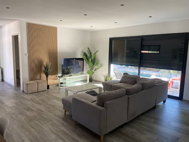 Villa 4 Chambres Avec Piscine - Alès