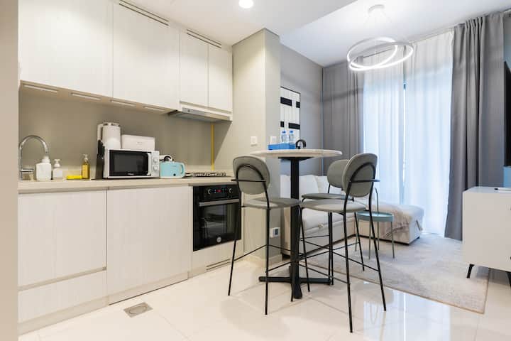 Fits 3 L Close To Metro L Great Amenities - United Arab Emirates