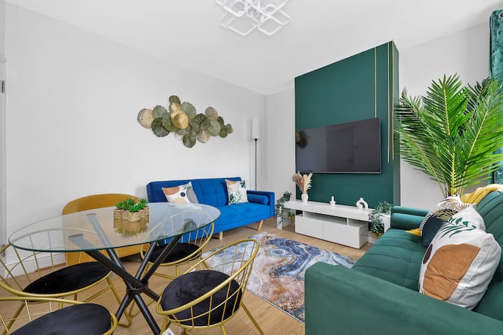 Croydon Town 5-bed By Harlington - イギリス クロイドン