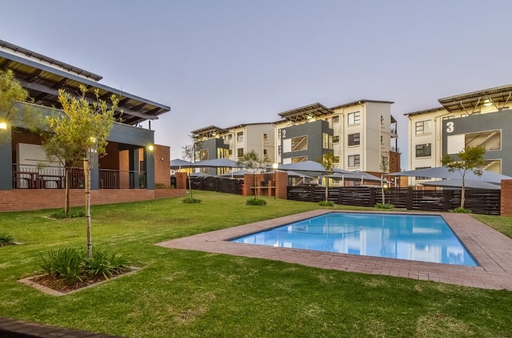 Cosy Apartment:tv/wi-fi/netflix - Johannesburg South