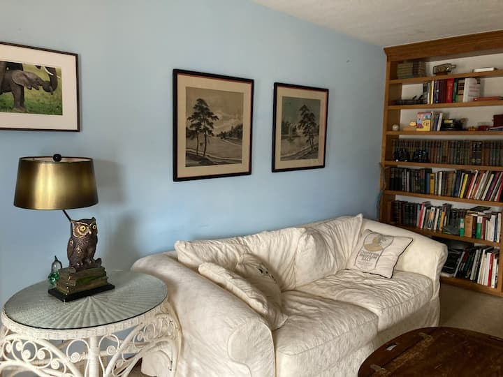 Home On Cul-de-sac W Backyard - Avon, OH