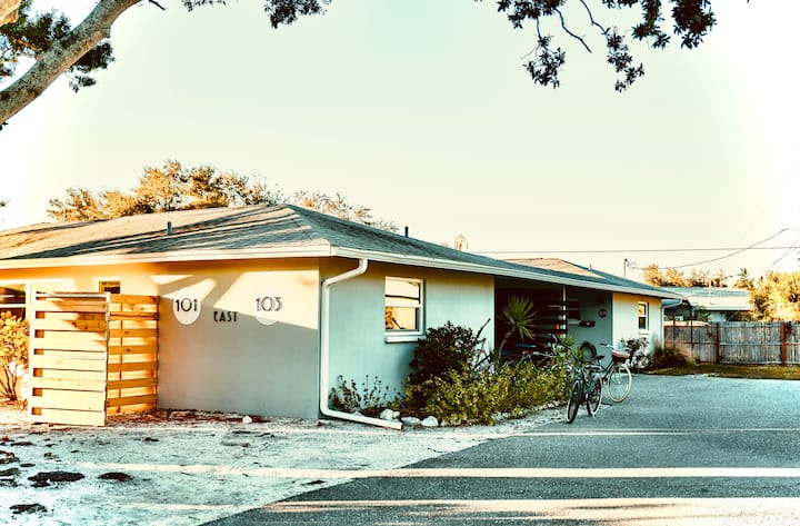 Venice Beach Villa/walk To Beach/swimspa-pool - Venice Beach, FL