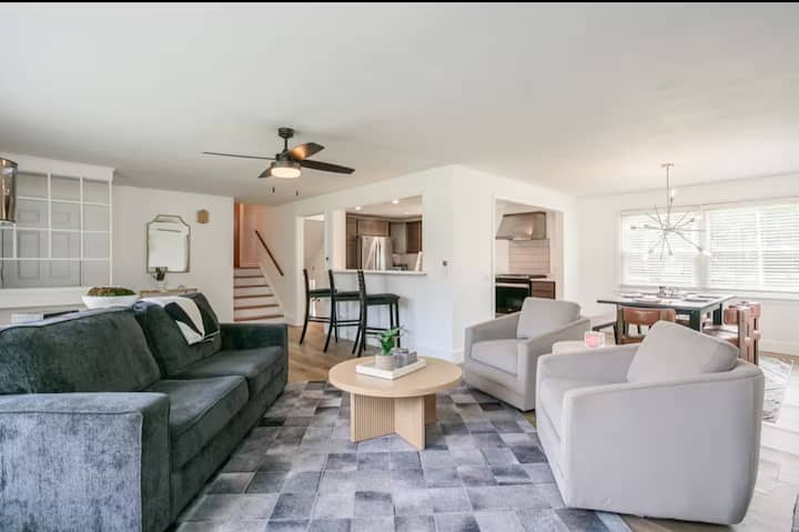 Spacious Split Stay & Play - Rochester, NY