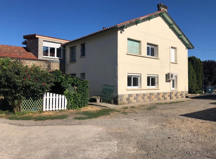 Maison Proche De L'autoroute - Charme De L'ancien - ibis Issoire